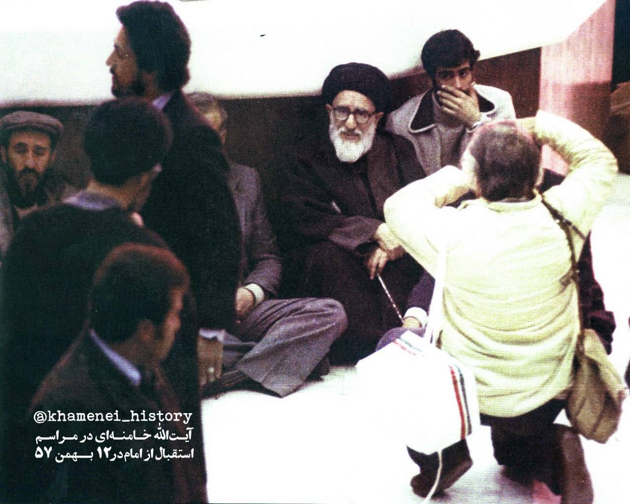 آخرین خبر عکس حضور آیتالله خامنهای در مراسم استقبال از امام خمینی