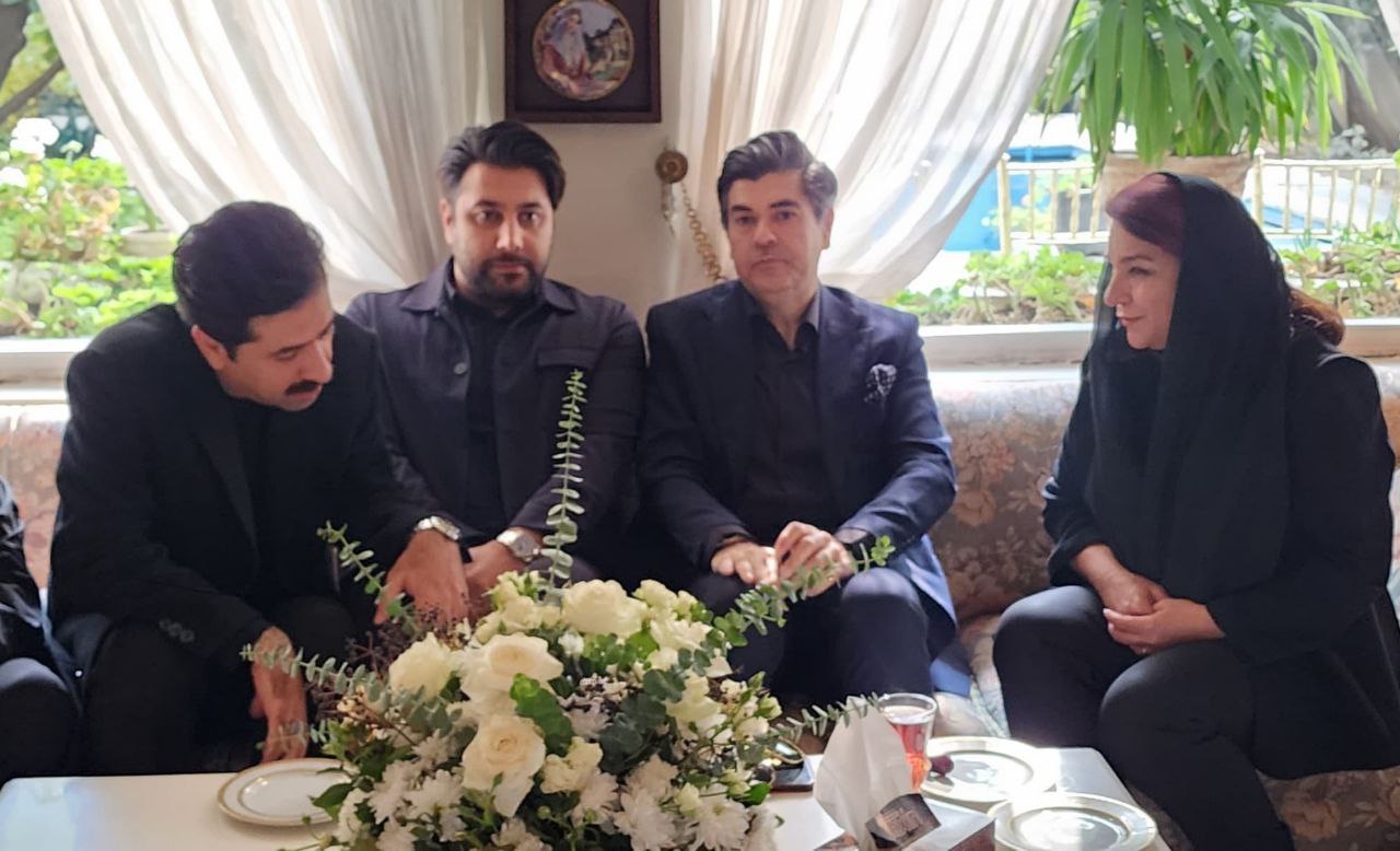 آخرین خبر عکس حضور هنرمندان در منزل مرحوم «گلپا