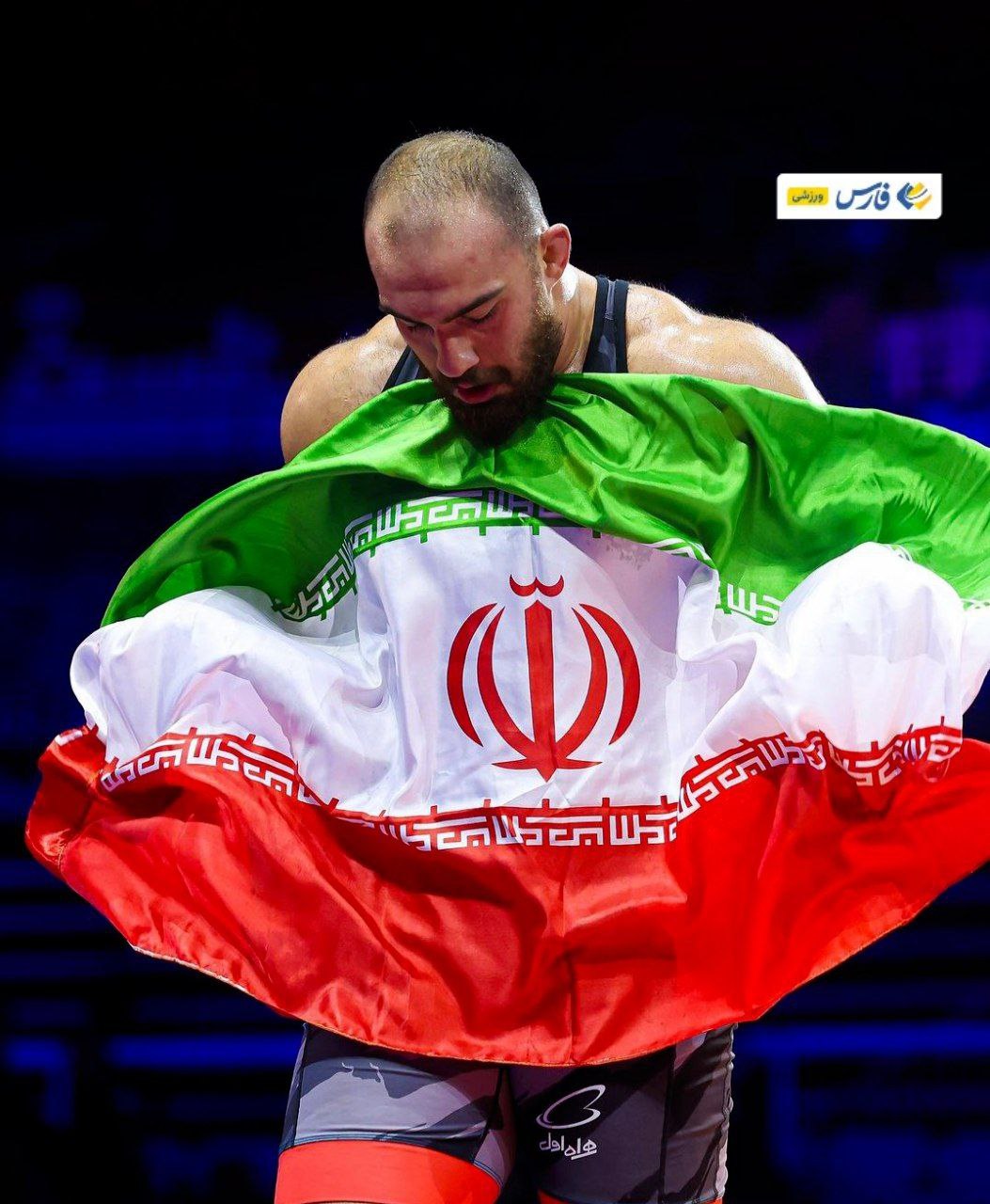 آخرین خبر تصاویر زیبای اتحادیه جهانی کشتی از مدالآوران با پرچم کشورشان