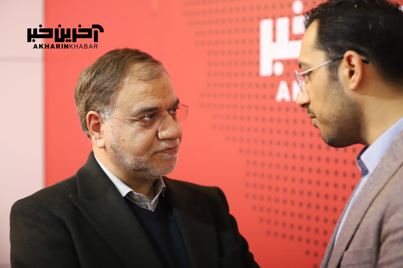 آخرین خبر عکس بازدید مهدی فضائلی از غرفه آخرین خبر در نمایشگاه رسانه