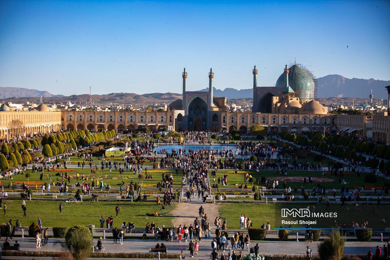 آخرین خبر عکس مسافران نوروزی در میدان امام ره اصفهان