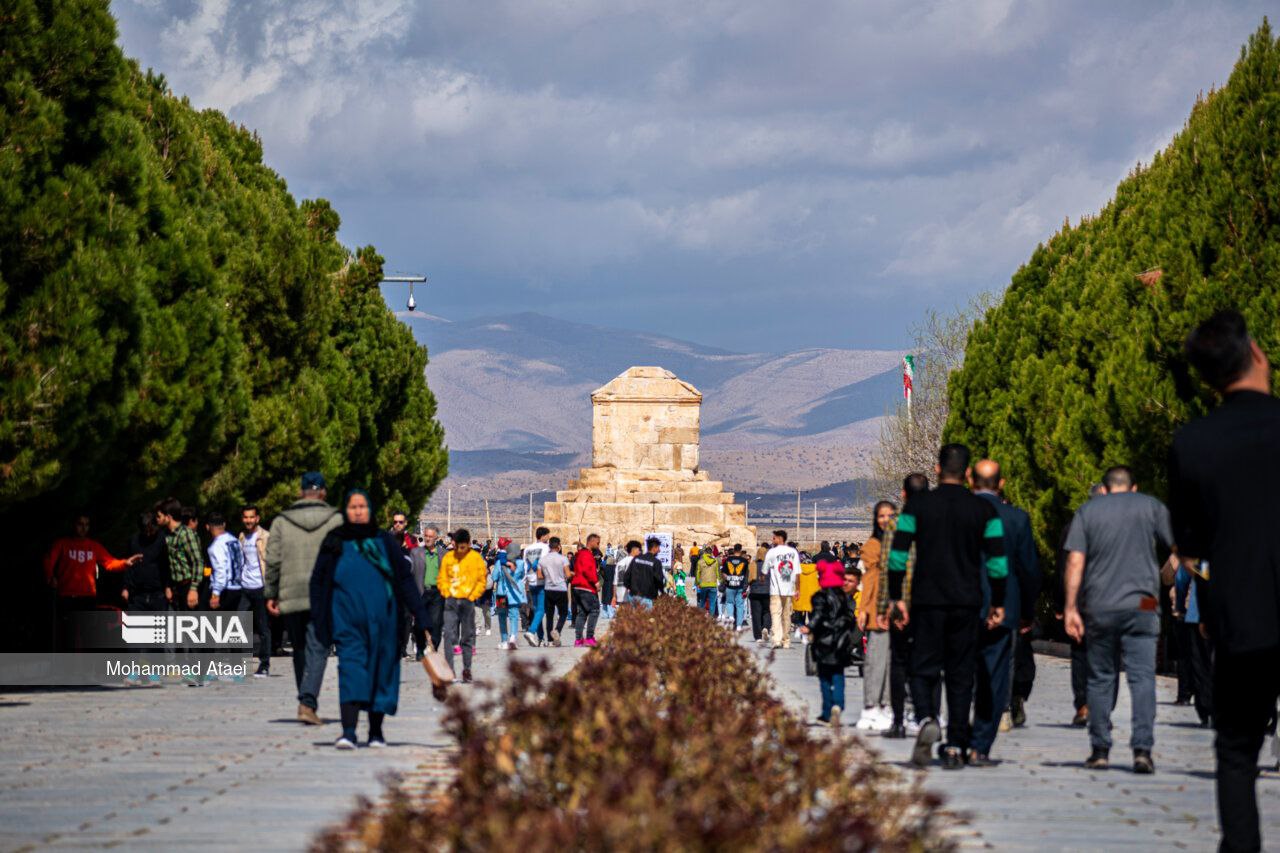 آخرین خبر عکس حضور گردشگران نوروزی در تخت جمشید و پاسارگاد
