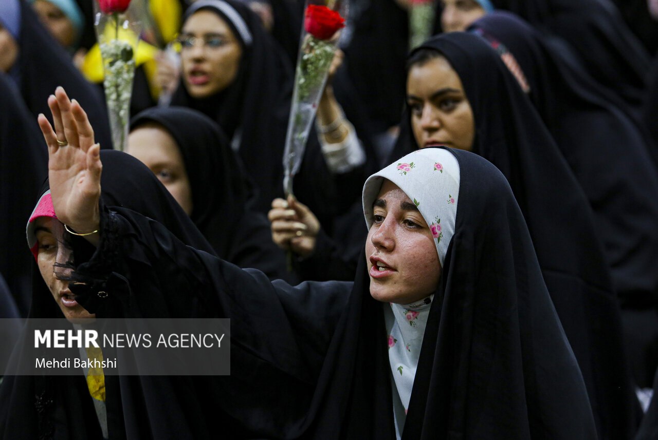 آخرین خبر عکس اجتماع دختران دانشجو به مناسبت روز دختر در حرم بانوی کرامت